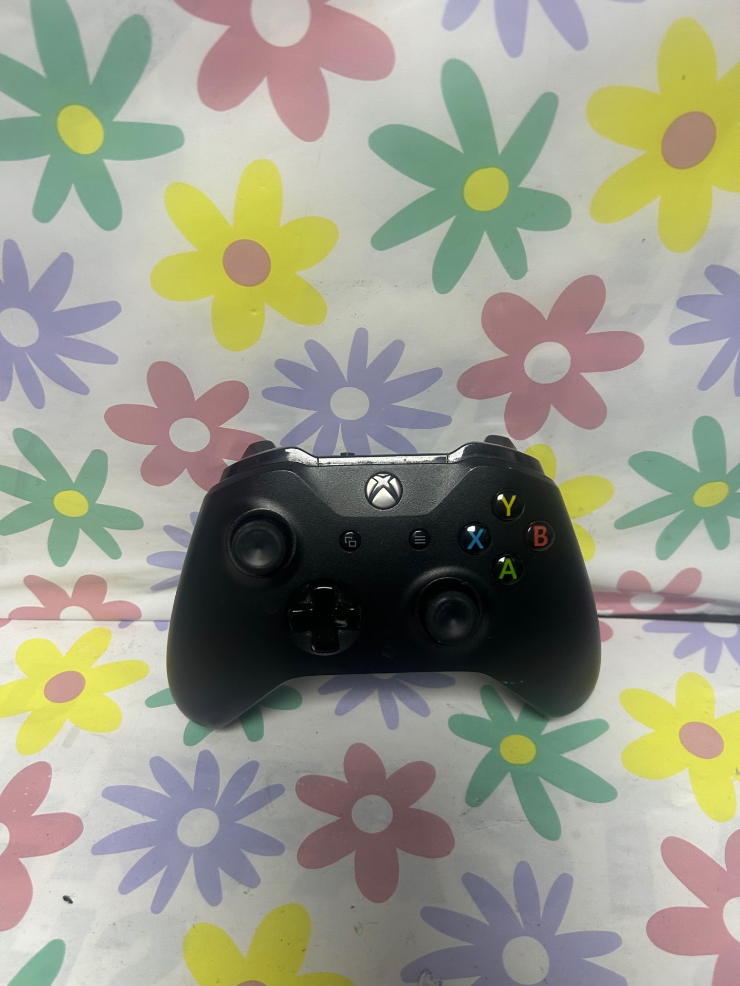 Pre-owned XBOX CONTROLLER *BLACK* - Own4Less